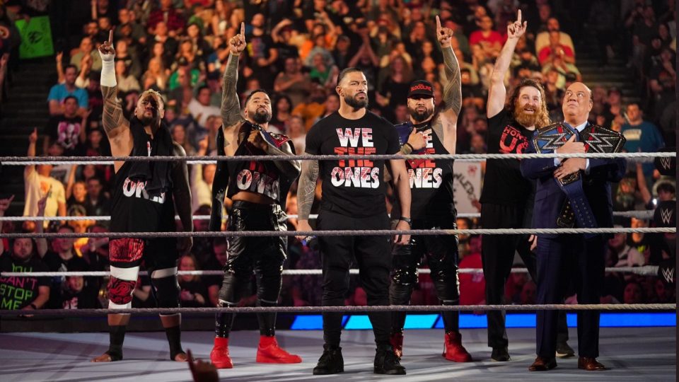 Roman Reigns Returns & Reunites With OG Bloodline Members On WWE RAW ...